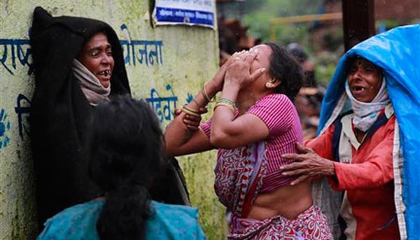 माळीण दुर्घटना : मृतांचा आकडा 82 वर, प्रचंड दुर्गंधी | महाराष्ट्र ...
