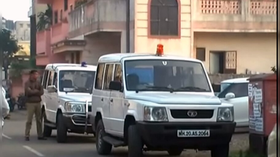 दरोड्याला वेगळं वळण, नवऱ्याला संपवण्यासाठी मुलीच्या बॉयफ्रेंडची मदत ...