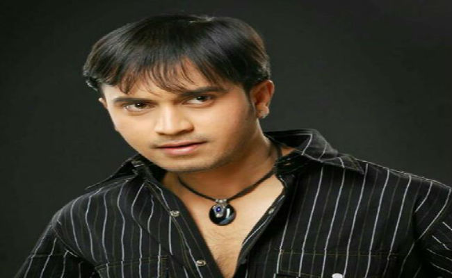 अभिनेता सागर चौगुलेंचा रंगमंचावरच मृत्यू | महाराष्ट्र बातम्या News in ...