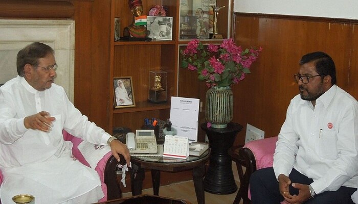 राजू शेट्टींनी घेतली जेडीयू नेते शरद यादवांची भेट | भारत News in Marathi