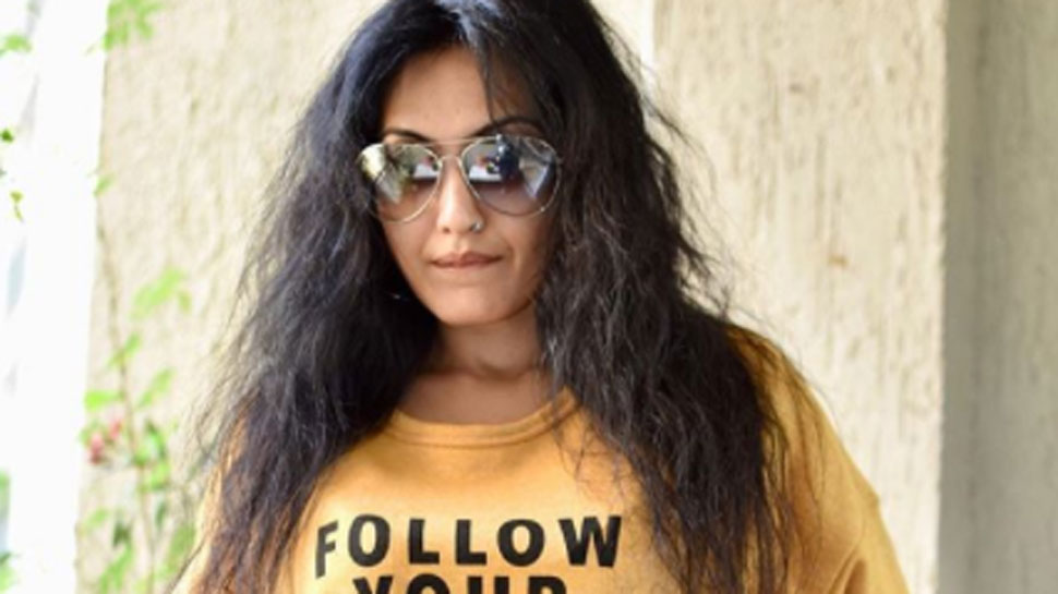 कडक उन्हाळ्यातील काम्या पंजाबीचा 'कूल' फंडा सोशल मीडियात व्हायरल ...