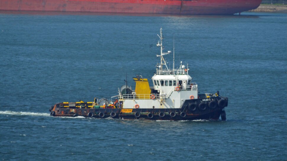 जहाजावर अडकलेले ते सात भारतीय खलाशी मागतायत जीवाची भीक | indian sailor ...