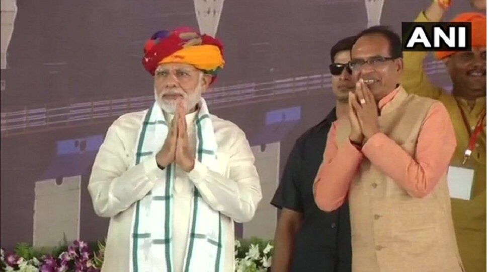 पंतप्रधानांनी फोडला मध्यप्रदेश विधानसभा निवडणुकीच्या प्रचाराचा नारळ ...