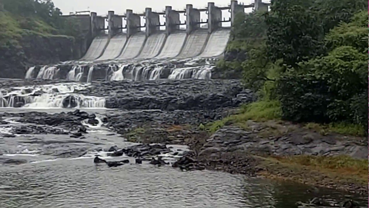 Barvi Dam overflows after heavy rain | ठाणेकरांसाठी खूशखबर! बारवी धरण भरले