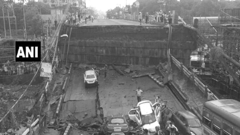 कोलकातामधील माजेरहाट पूल कोसळला । Majerhat bridge in South Kolkata has ...