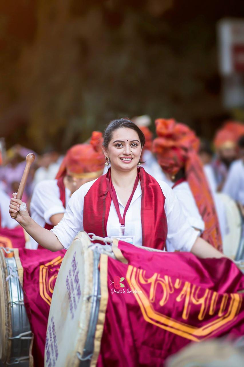 पुण्यातील ढोल ताशा पथकातील काही भावमुद्रा | News in Marathi