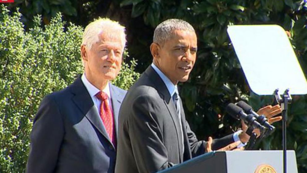 धक्कादायक! क्लिंटन-ओबामांच्या घरी निनावी पार्सलमधून स्फोटकं | explosive ...