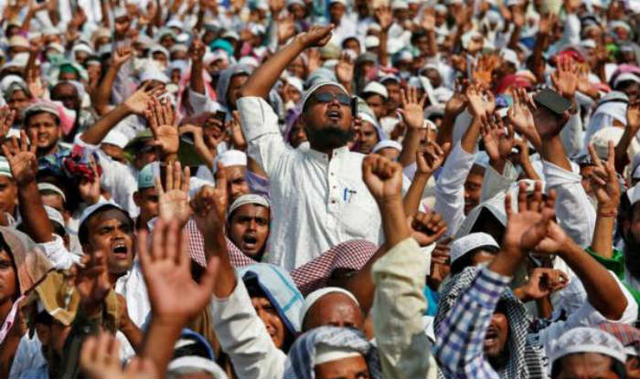 Congress demand Muslim reservation in Maharashtra | फडणवीस सरकार ...