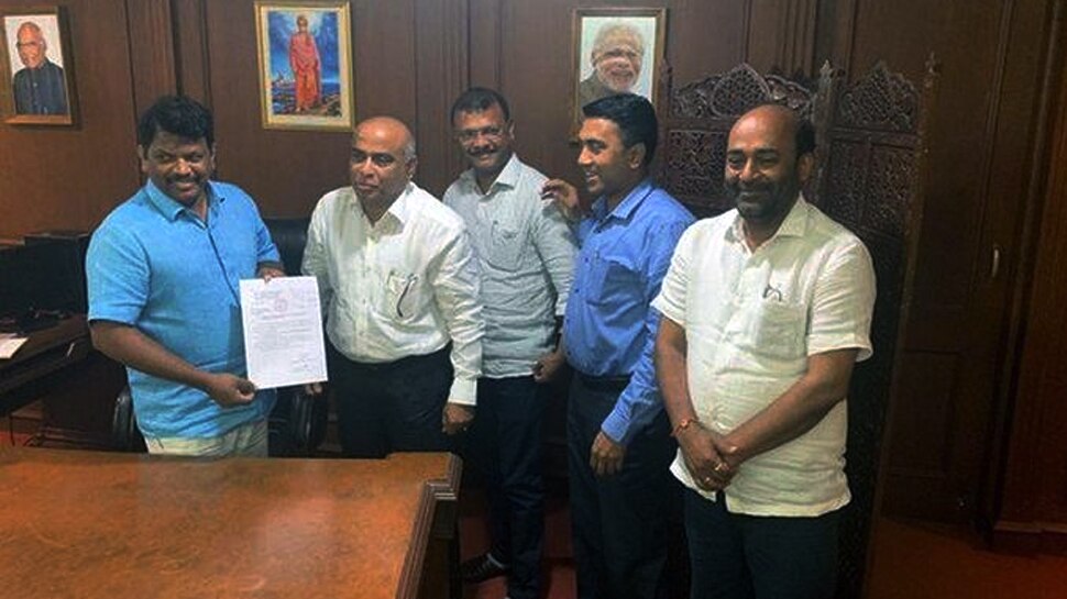 गोवा : गोमंतक पक्षाचे दोन आमदार भाजपात, ढवळीकरांना सत्तेतून बाहेरचा ...