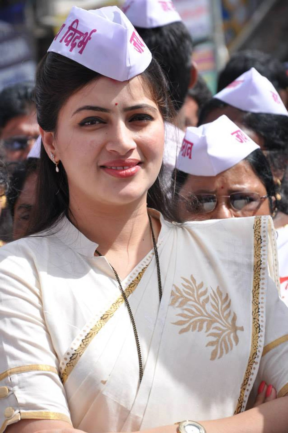 प्रचारादरम्यान ढसाढसा रडल्या नवनीत कौर राणा |Navneet Kaur Rana cried ...