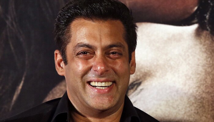 रणवीरची अतरंगी वेशभूषा पाहून सलमानची ही प्रतिक्रिया | Salman Khan Makes ...
