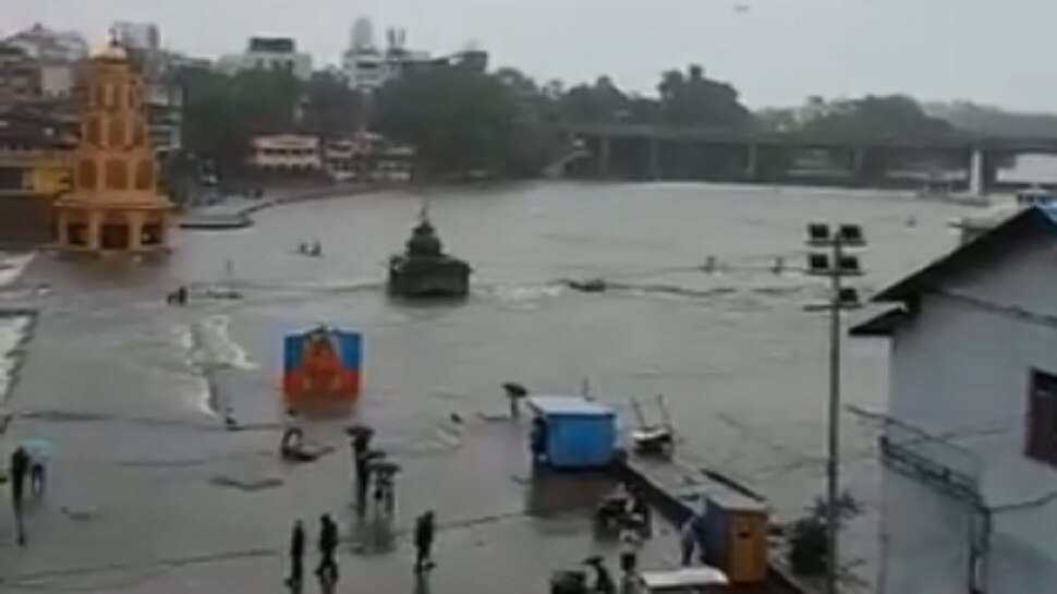 परतीच्या पावसाने नाशिकला झोडपले, अनेक भागात पाणी साचून पूरस्थिती । Heavy rainfall in Nashik ...