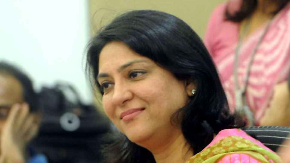 प्रिया दत्त यांच्यावर तिकीट वाटपात दलालीचा आरोप | मुंबई बातम्या News in ...