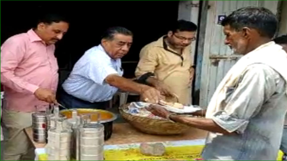 भूकेल्यांचं 'रोटी बँक' दोन वर्षांपासून पोट भरतेय | roti-bank-is ...