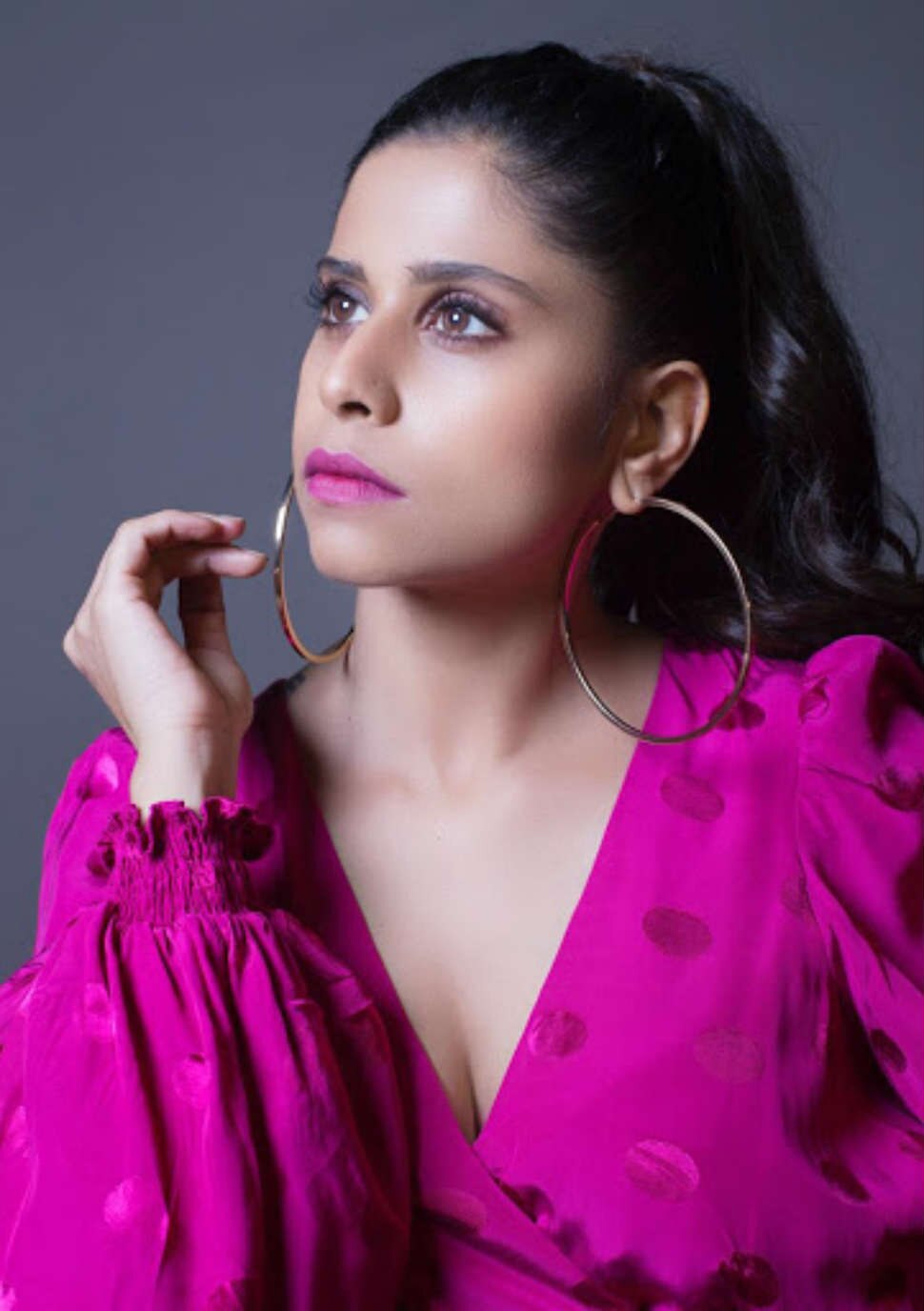 नेटकऱ्यांना घायाळ करतोय सईचा Pinkwink लूक | Marathi actress sai ...