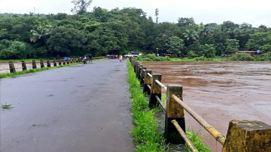 रत्नागिरी जिल्ह्यात पावसाचा जोर कायम, जगबुडी नदीचे पाणी धोक्याच्या ...