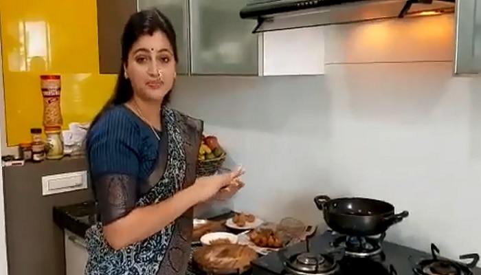 खासदार नवनीत राणांचे गणेश पूजन, मोदक बनवत बनवला व्हिडीओ | MP Navnit ...