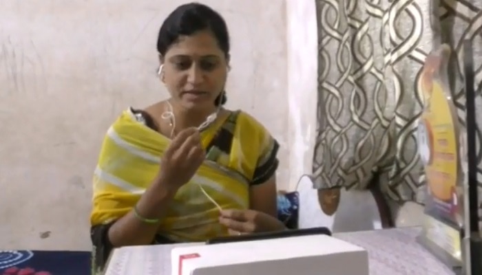पगार न मिळूनही ज्ञानदानाचं काम सुरुच, 'या' शिक्षिकेचा व्हिडीओ नक्की ...