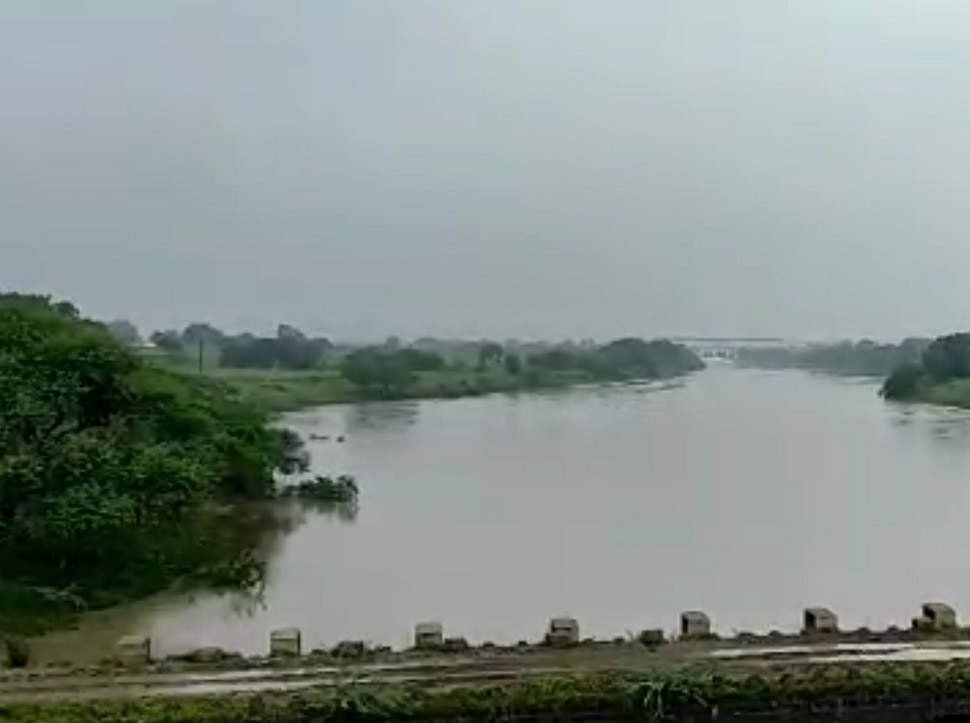 Heavy Rain in Latur Manjra River overflow | लातूरकरांसाठी खुशखबर ...
