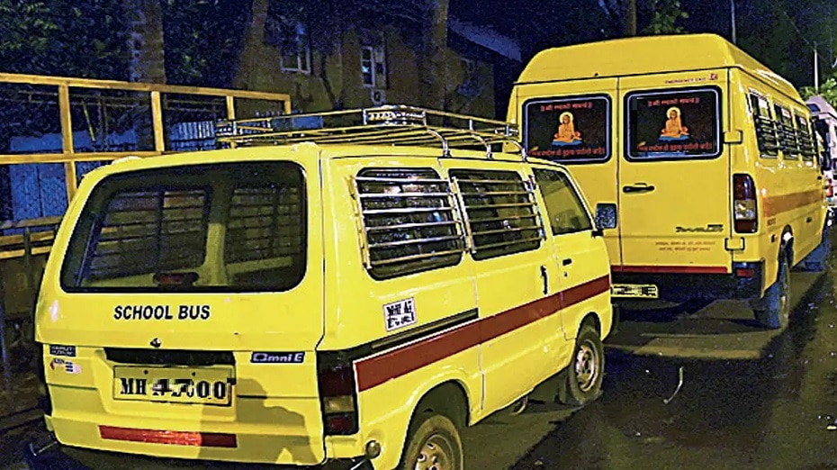कोरोनामुळे बसना ब्रेक; स्कूलबस धारकांचा सवाल, 'सांगा ! जगायचे कसे ...