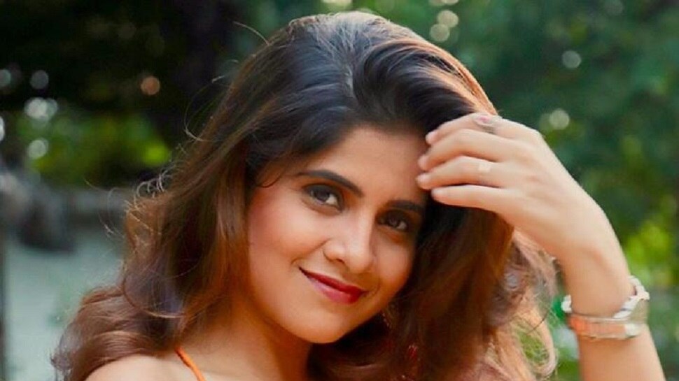 marathi actress amruta deshmukh in bikini photo