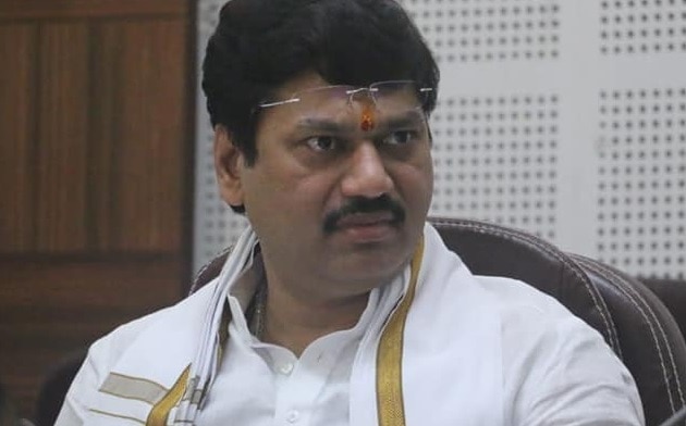 धनंजय मुंडे यांची राजकीय कारकिर्द पणाला लागली असताना, नवा ट्विस्ट... । New twist to Dhananjay ...