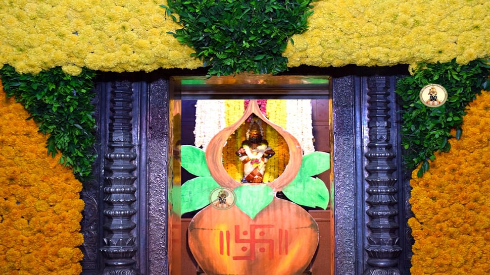 Vitthal-Rukmini temple decorate with beautiful flowers