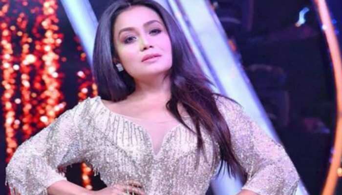 Neha Kakkars dance viral in the swimming pool on the occasion of Holi