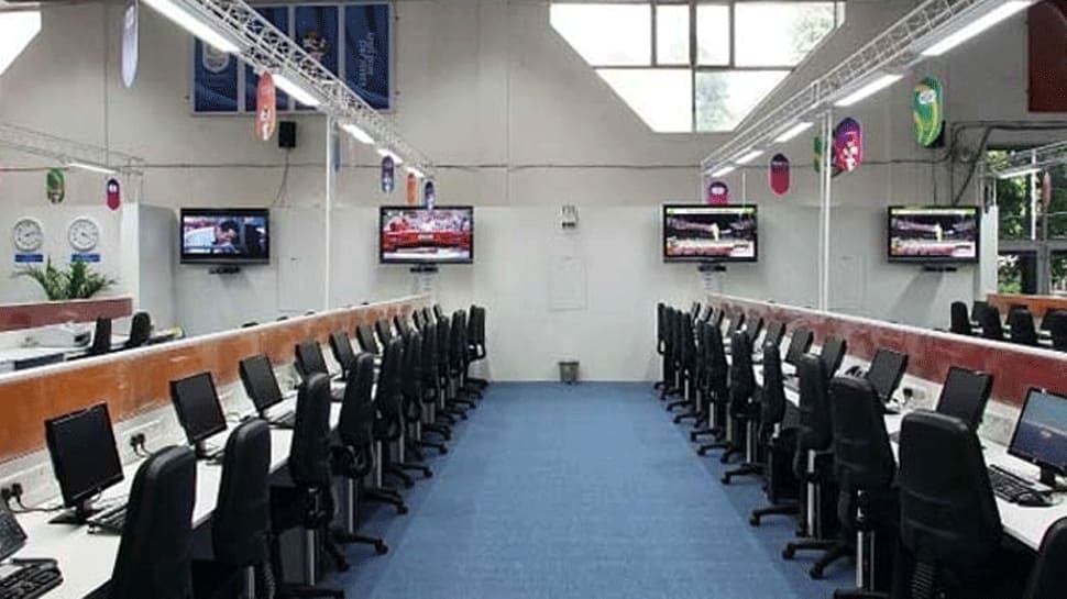 private offices closed and 50 percent attendance in government offices