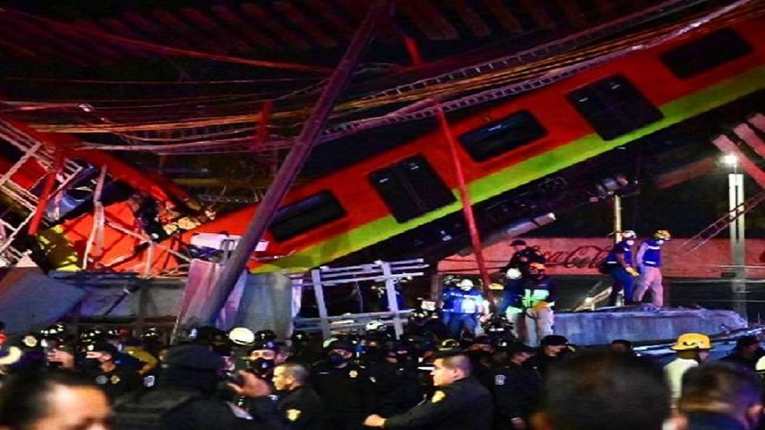 metro railway bridge collapses while a metro train is passing in Mexico
