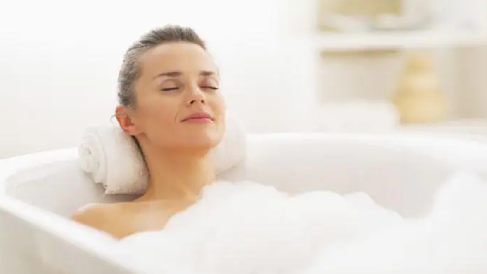 What is the best time to take a bath in the morning, afternoon or evening?