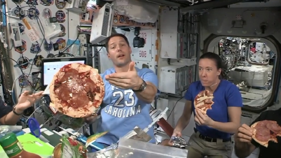 Video astronauts-enjoy-floating-pizza-party-at-international-space ...