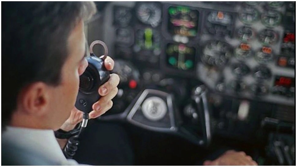 pilot boyfriend does special flight announcement girlfriend