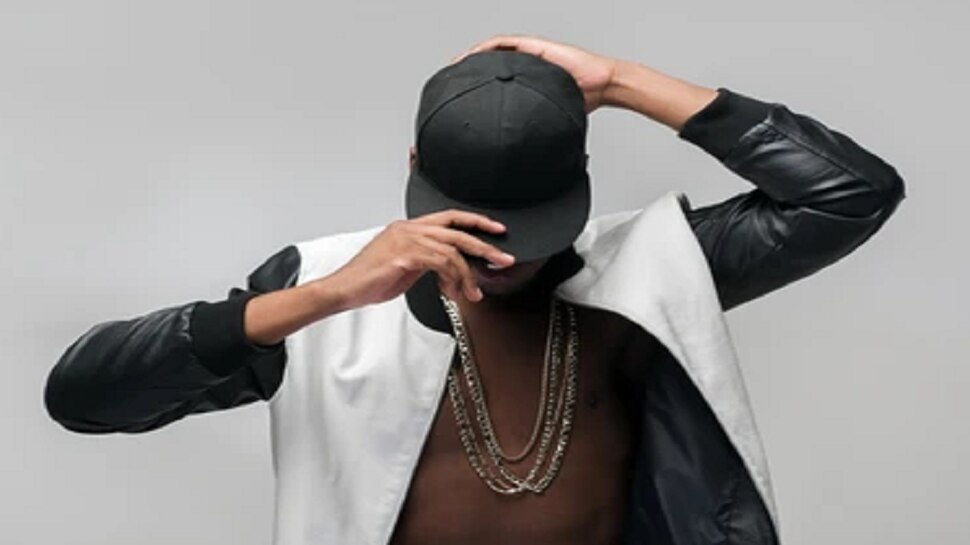 rapper implanted diamond on forehead gets stolen in concert