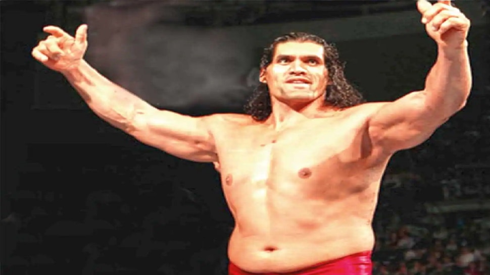 the great khali slapped a man taking a selfie in front of himself