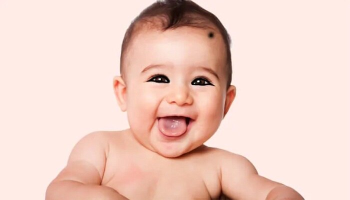 Is it safe to apply Surma aka kajal in a newborn baby eyes?