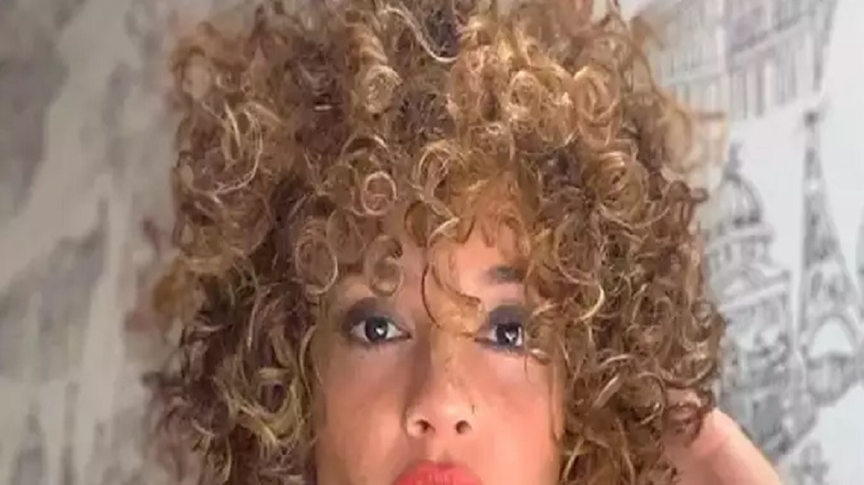 Shocking singer-sophia-urista-apologises as she urinates on-male-fan-in ...