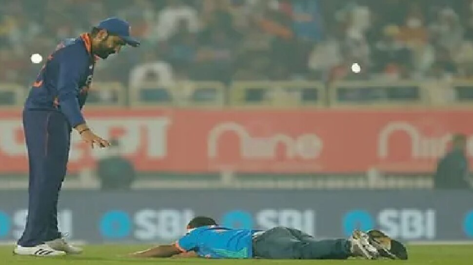 Rohit Sharma's fan reaches the ground
