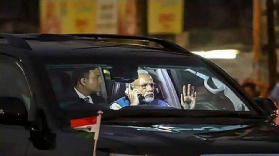 pm narendra modi new car mercedes-maybach-s650 withstand blast bullets