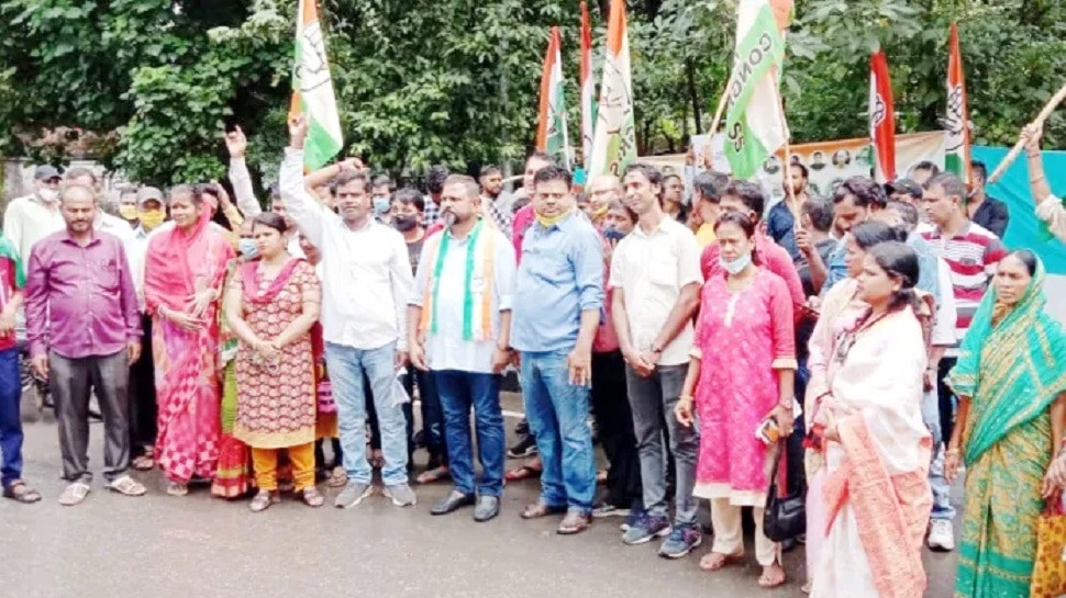 Morcha of Congress OBC cell in Pune, Fight between Congress workers and ...