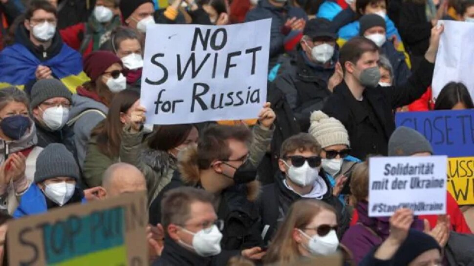 What is SWIFT? How does it work? Find out in simple terms what effect ...