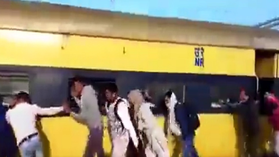 people pushing train after fire in train at merut station video viral ...