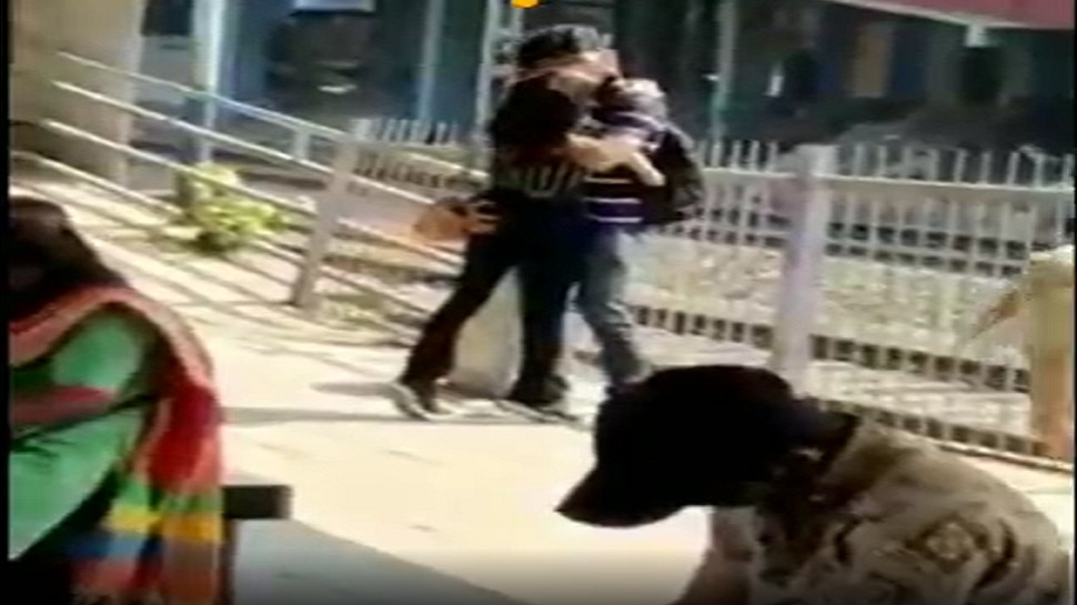 couple kissing in dombivali railway station video goes viral