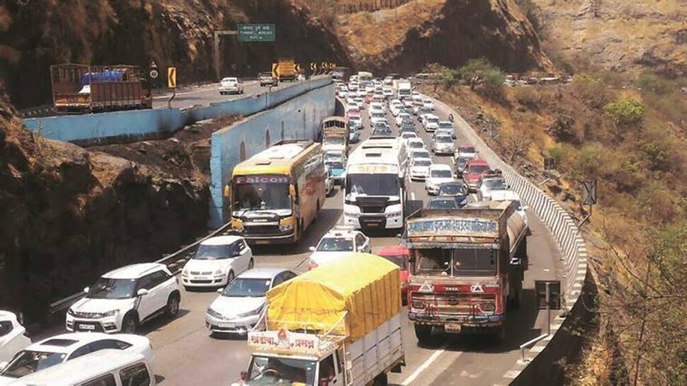 [traffic jam in Mumbai-Pune Express Highway in last 5 hours