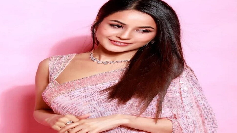 shehnaaz gill airport look shehnaaz gill looks hot and classy