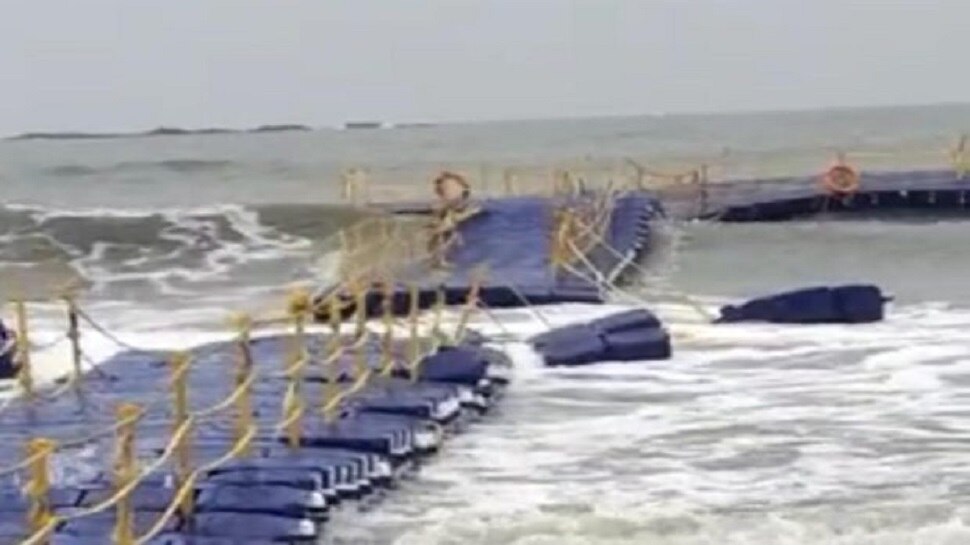 Karnataka floating Bridge collapse after heavy waves hit