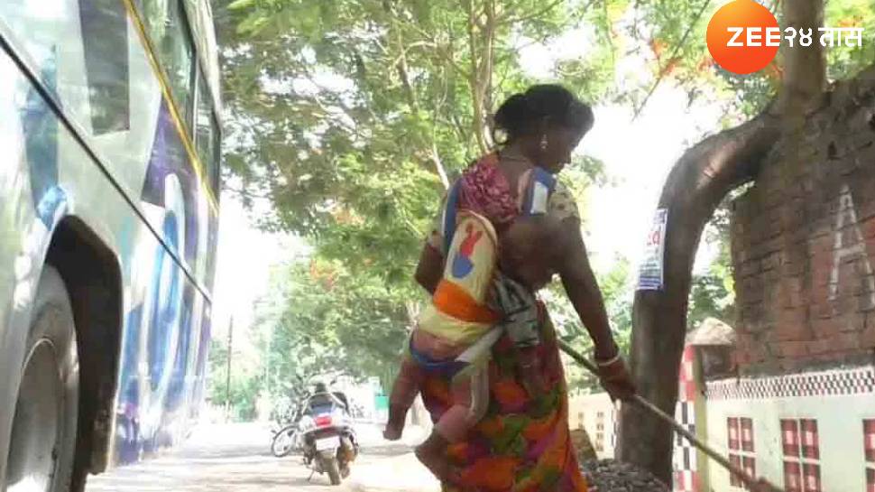 Female Sweeper Video Viral She Sweeping street carrying with Small Child