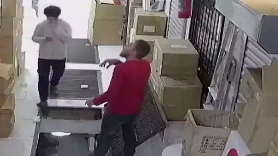 man fall down while using his phone then what happened next see the ...