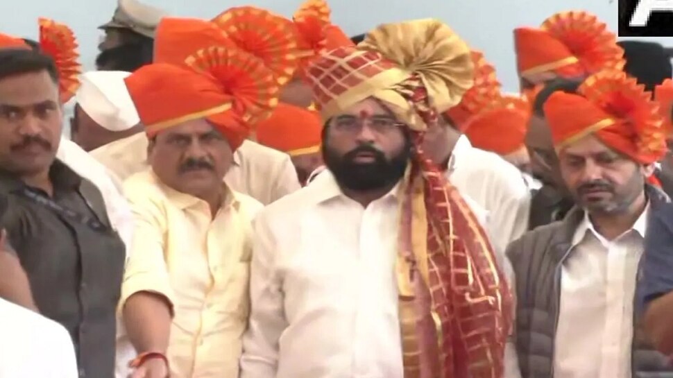 Chief Minister Eknath Shinde visited shivsenapramukh Balasaheb ...