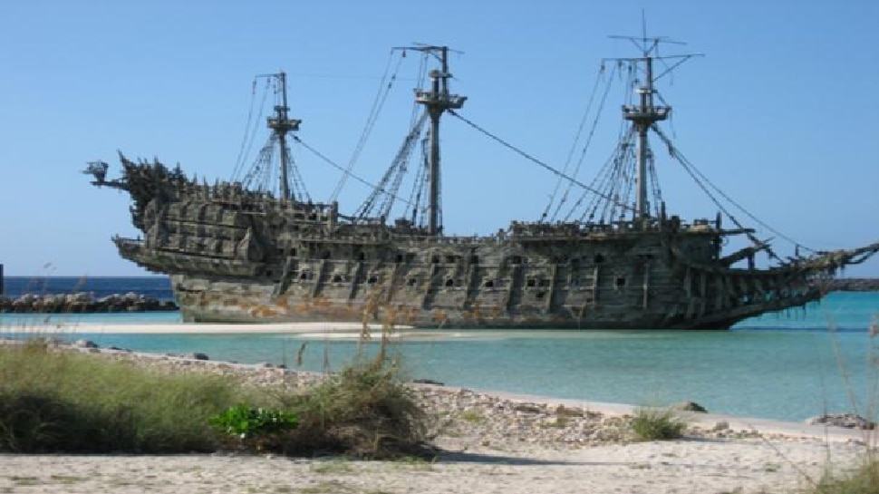 This cursed ship has been wandering in the sea for 400 years you will ...